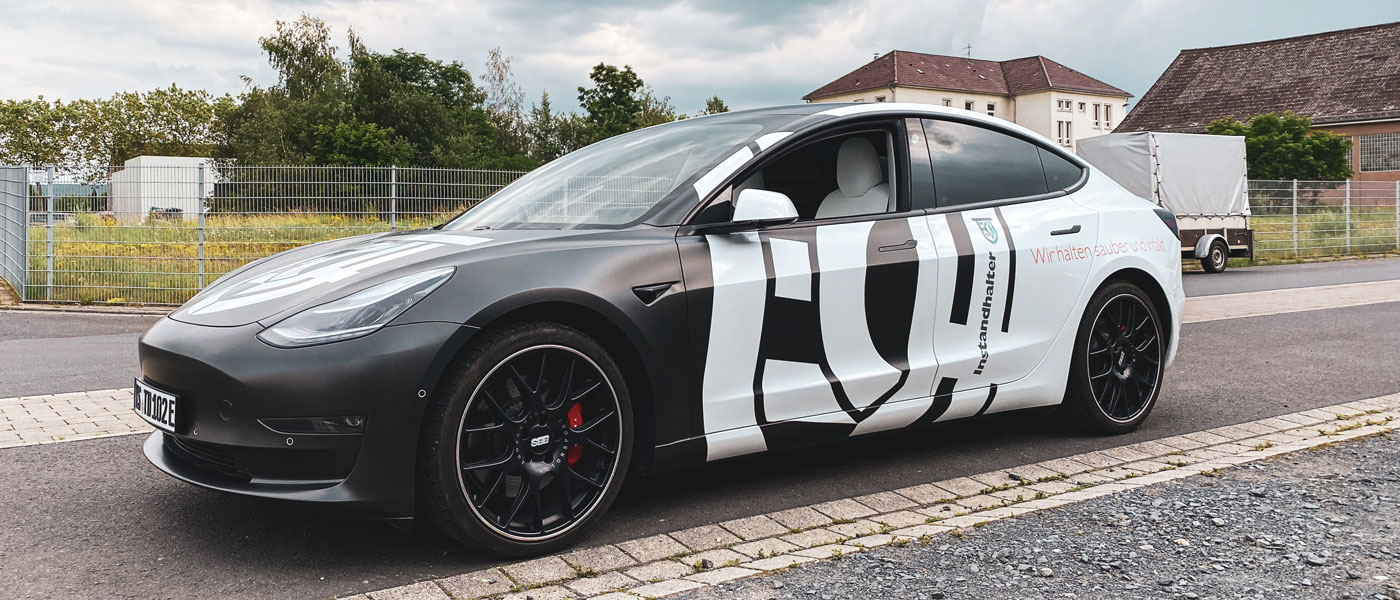 Tesla 3 Performance rot - Thunderstruck Rental